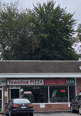 TOWNLINE PIZZA - Updated December 2025 - 28 Reviews - 1660 Meriden ...