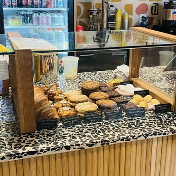 YELLOW THE CAFE - Updated April 2025 - 911 Photos & 388 Reviews - 1524 ...