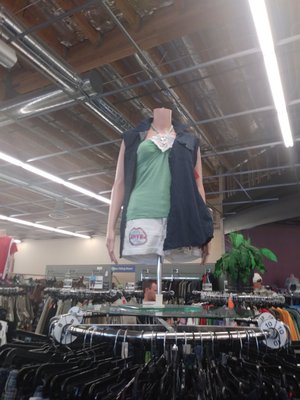 GOODWILL STORE & DONATION CENTER - Updated December 2024 - 17 Reviews ...