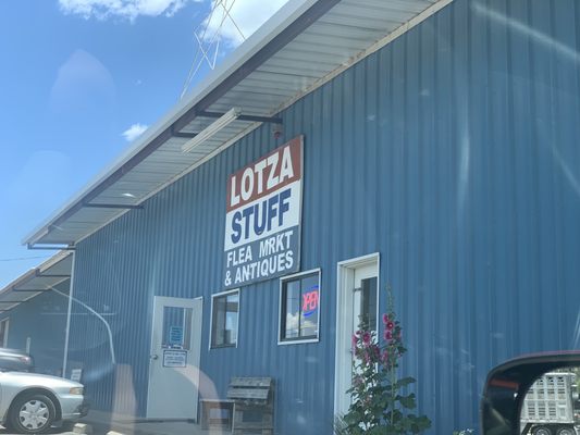 LOTZA STUFF FLEA MARKET & ANTIQUES - Updated January 2026 - 10 Reviews ...
