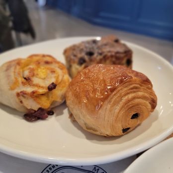 MAISON BENOIT - Updated April 2024 - 254 Photos & 134 Reviews - 402 ...