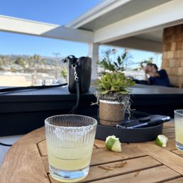 BEACHLIFE GROTTO - Updated July 2025 - 142 Photos & 108 Reviews - 1711 ...