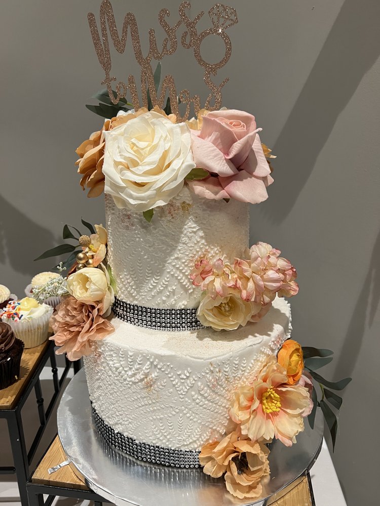 KINI KAKEZ - 11 Photos - Stamford, Connecticut - Custom Cakes - Phone ...