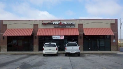 RUSSELL CELLULAR - VERIZON WIRELESS - Updated July 2025 - 928 W Trimble ...