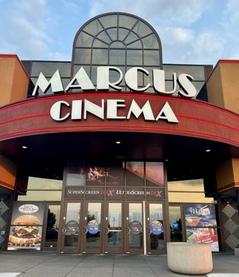 MARCUS COUNTRY CLUB HILLS CINEMA - Updated August 2025 - 61 Photos & 99 ...