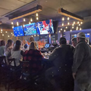 SHINERS ON THE LEVEE - 63 Photos & 26 Reviews - 1 Levee Way, Newport ...