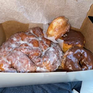 COUNTRY STYLE DONUTS - 192 Photos & 279 Reviews - 4300 Williamsburg Rd ...