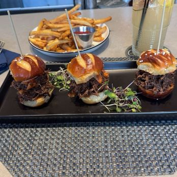 GRIDIRON GASTROPUB - Updated September 2025 - 42 Photos & 22 Reviews ...