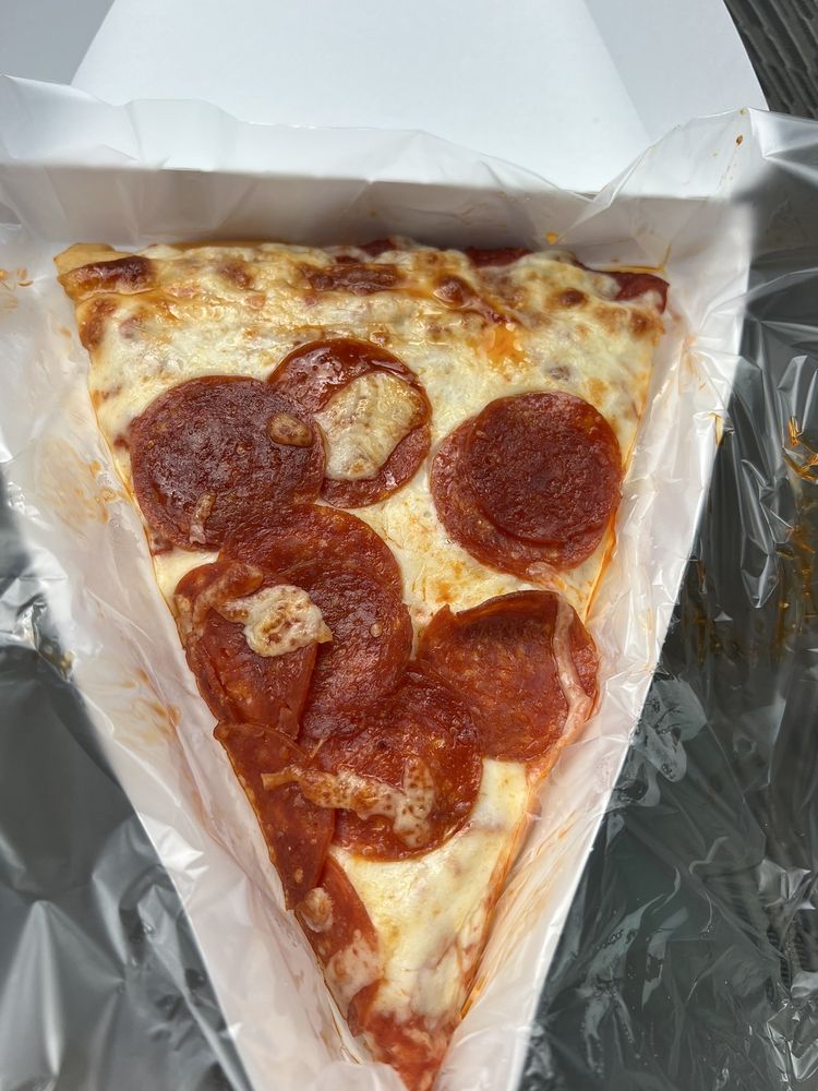 BEGGARS PIZZA - Updated November 2024 - 36 Photos & 75 Reviews - 22149 ...