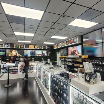 STIIIZY - FRESNO - Updated January 2025 - 40 Photos - 6929 N Willow Ave ...