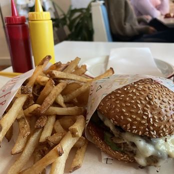 LE BURGER 4304 - Updated March 2025 - 139 Photos & 61 Reviews - 4304 ...