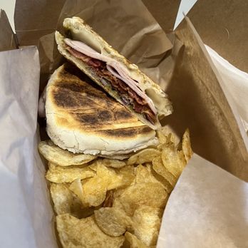 FROTH & CORK - Updated July 2024 - 77 Photos & 54 Reviews - 110 4th St ...