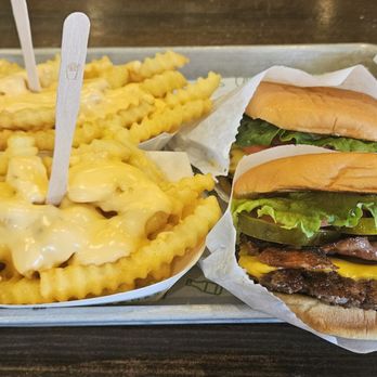 SHAKE SHACK COUNTRY CLUB PLAZA - Updated March 2026 - 242 Photos & 235 ...