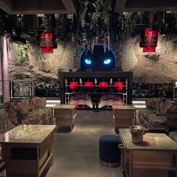 CAVEAU - Updated July 2025 - 73 Photos & 37 Reviews - 1 Cntr Plz ...