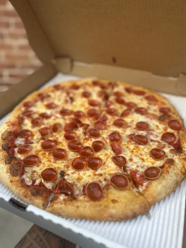 SANTOS PIZZA - Updated July 2025 - 83 Photos & 64 Reviews - 307 W 3rd ...