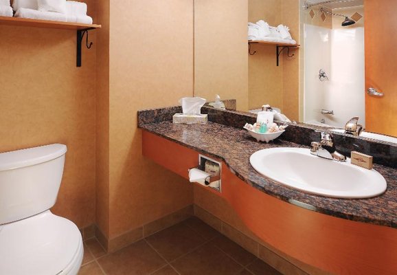 ROSSLYN INN & SUITES - Updated November 2024 - 10 Photos - 13620 97 St ...