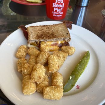 YOU NEED PIE DINER & BAKERY - Updated June 2024 - 303 Photos & 448 ...