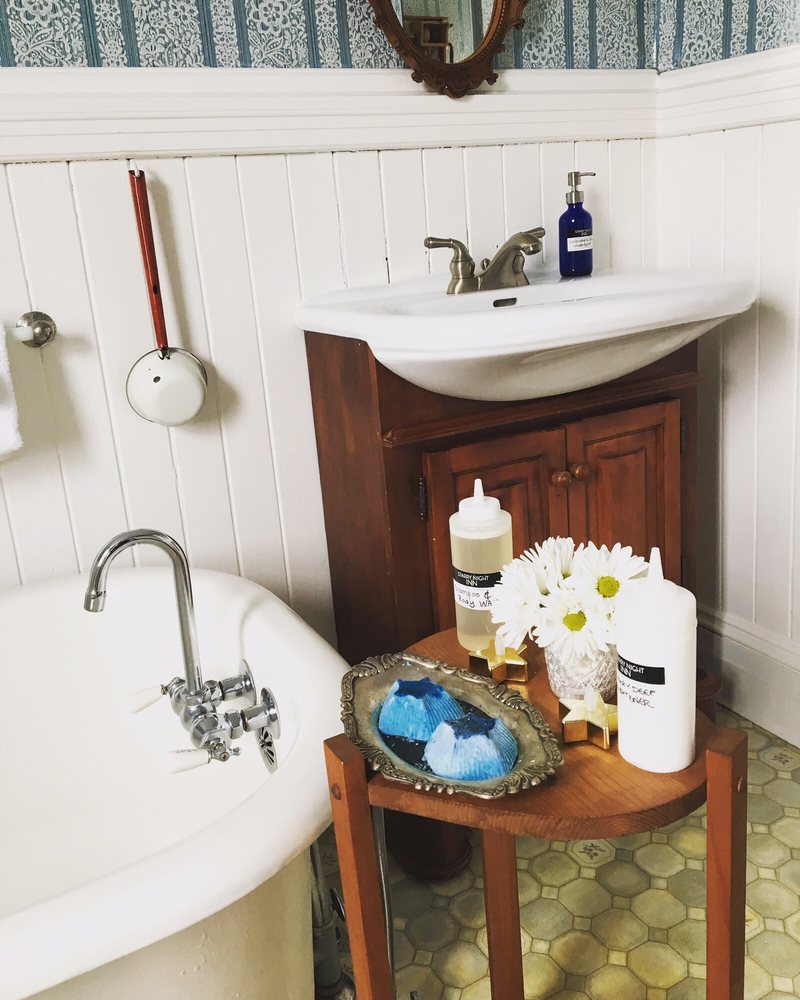 THE STARRY NIGHT INN - 44 Photos & 18 Reviews - Hotels - 811 1st Ave ...