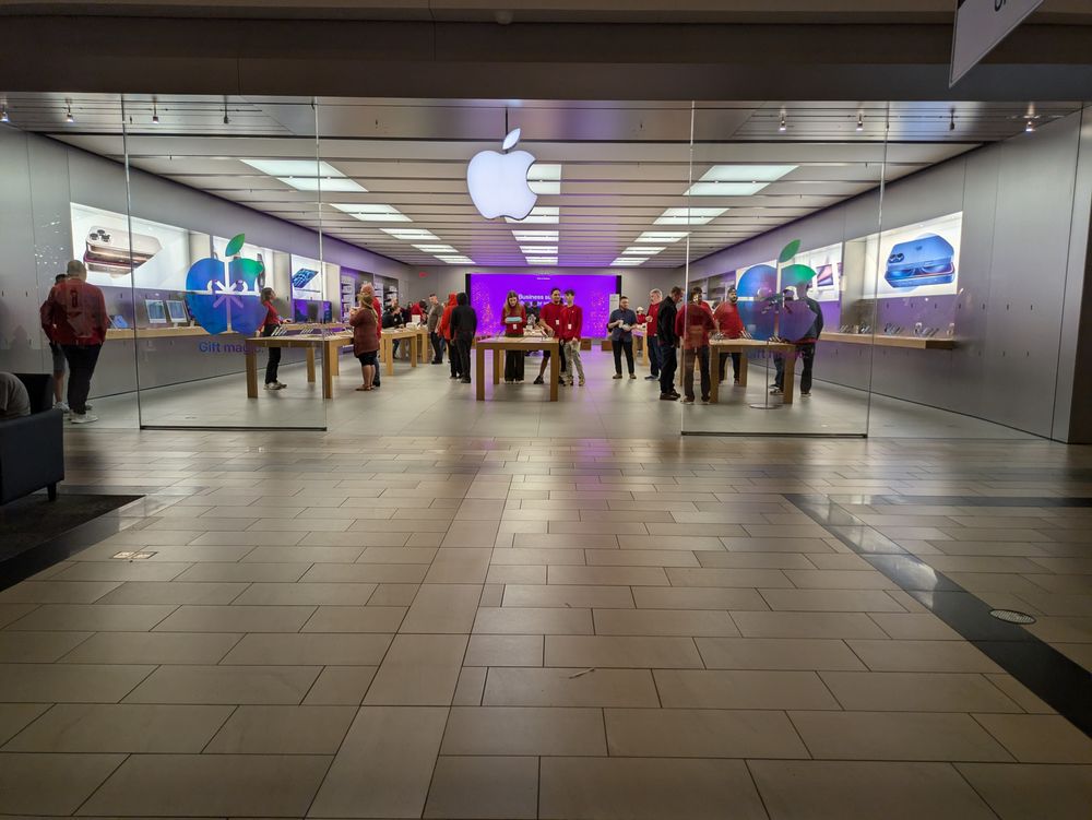 APPLE HAYWOOD MALL - Updated October 2025 - 16 Photos & 107 Reviews ...
