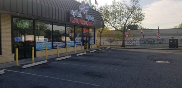 SPLISH SPLASH LAUNDROMAT - Updated November 2025 - 39 Photos & 48 ...