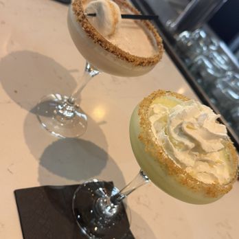 DEE’S TABLE BURGERS & MORE - Updated December 2025 - 40 Photos & 37 ...