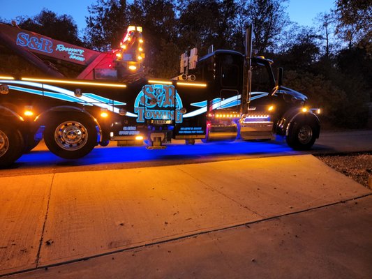 S & R TOWING - Updated December 2025 - 42 Photos & 154 Reviews - 1060 ...