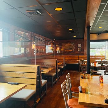 COACH HOUSE BAR & GRILL - Updated April 2025 - 183 Photos & 95 Reviews ...