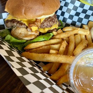 THE SHERIFF BURGER - 88 Photos & 76 Reviews - 1020 NE Main St ...