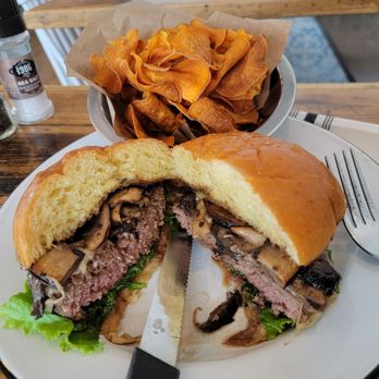 HAYSTACK BURGERS AND BARLEY - Updated July 2025 - 276 Photos & 267 Reviews - 6705 Main St ...