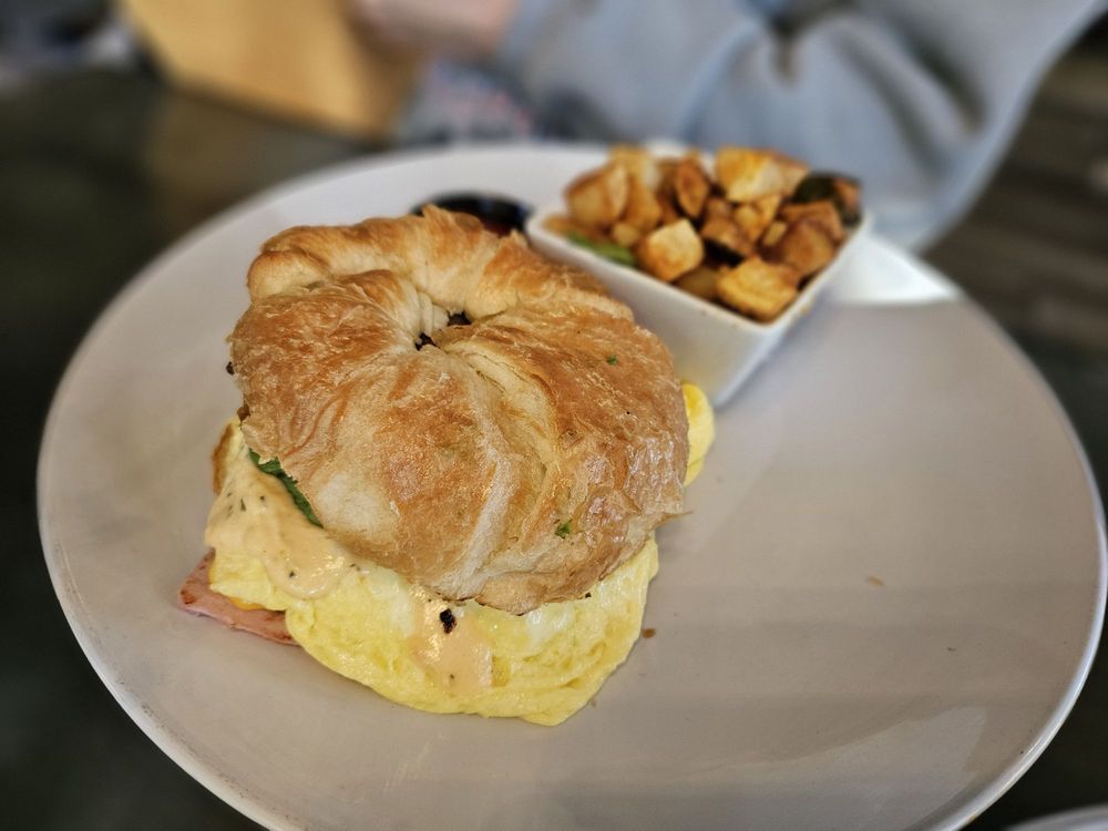 THE BOOZY - Updated July 2024 - 665 Photos & 460 Reviews - 5450 E High ...