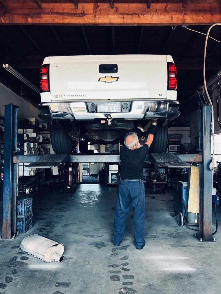 THE MUFFLER MAN - Updated April 2025 - 17 Reviews - 375 Via El Centro ...