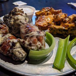 WINGZUP - Updated October 2025 - 483 Photos & 546 Reviews - 1000 E 41st ...