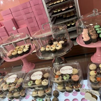 B CUPCAKES - Updated January 2026 - 155 Photos & 150 Reviews - 3030 E ...