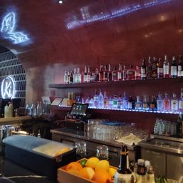 KI CLUB - Updated March 2025 - 217 Photos & 50 Reviews - 1731 Kalakaua ...