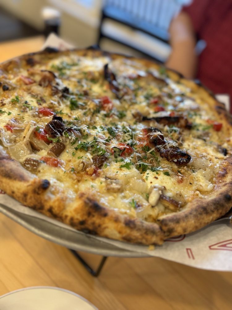 FLOZA CRAFT PIZZA - Updated October 2025 - 21 Photos & 45 Reviews ...