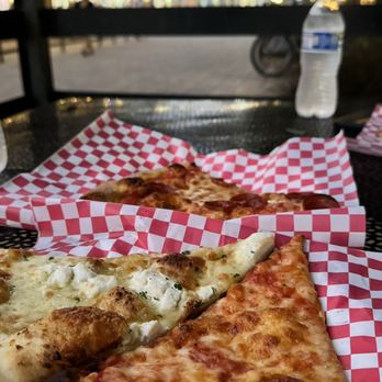 LOOSIES PIZZA - Updated December 2024 - 146 Photos & 182 Reviews - 300 ...