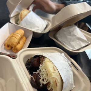 PAPAREPAS VENEZUELAN FOOD - 72 Photos & 54 Reviews - 1620 Broadway ...