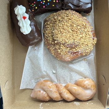 ROYAL DONUT - Updated December 2025 - 31 Photos & 72 Reviews - 911 N Vermilion St, Danville ...