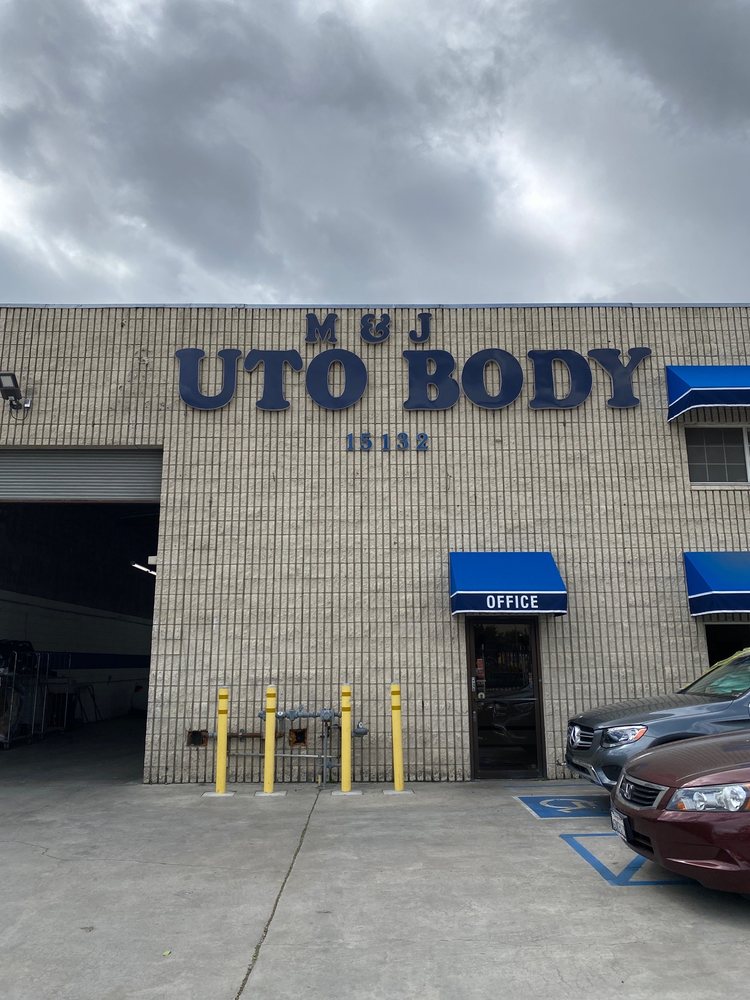 M & J AUTO BODY SERVICES - 15 Photos & 72 Reviews - 15132 Oxnard St ...