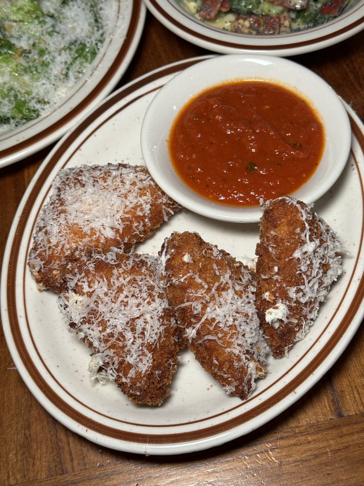 THE LION’S BAR & GRILL - Updated June 2024 - 62 Photos - 132 1st Ave ...