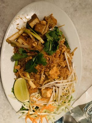 BASIL THAI CUISINE - 336 Photos & 685 Reviews - 210 N Church St ...