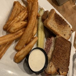 FARDOWNERS RESTAURANT - Updated September 2025 - 115 Photos & 235 ...