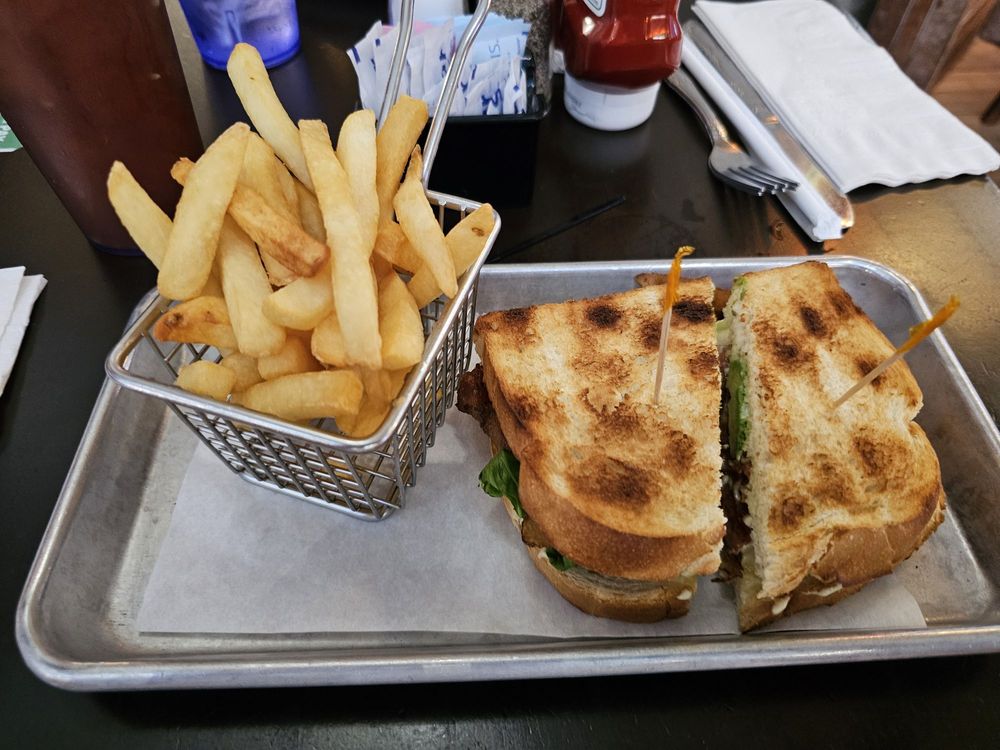 FLYING SAUCER DRAUGHT EMPORIUM - Updated January 2026 - 26 Photos & 19 ...