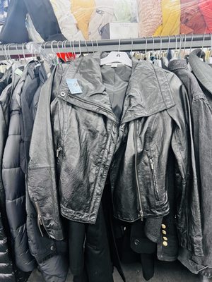 VALLEY THRIFT STORE - Updated January 2026 - 119 Photos & 284 Reviews ...