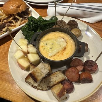 WILDFIN AMERICAN GRILL - Updated December 2025 - 435 Photos & 559 ...