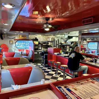 5 & DINER - Updated October 2024 - 472 Photos & 557 Reviews - 5220 N ...