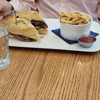 THE FINCH - Updated December 2024 - 296 Photos & 193 Reviews - 5307 ...