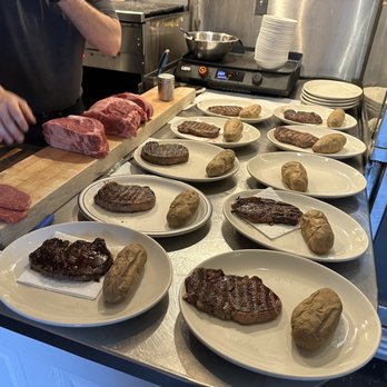 BEEFMASTOR INN - Updated August 2025 - 148 Photos & 217 Reviews - 2656 ...