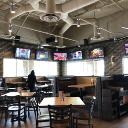 BLUE 32 SPORTS GRILL - Updated April 2025 - 127 Photos & 292 Reviews ...