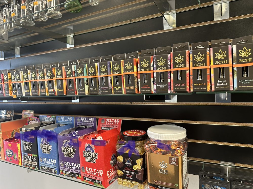 KING SMOKE VAPE - Updated December 2025 - 13 Photos - 3782 S East St ...